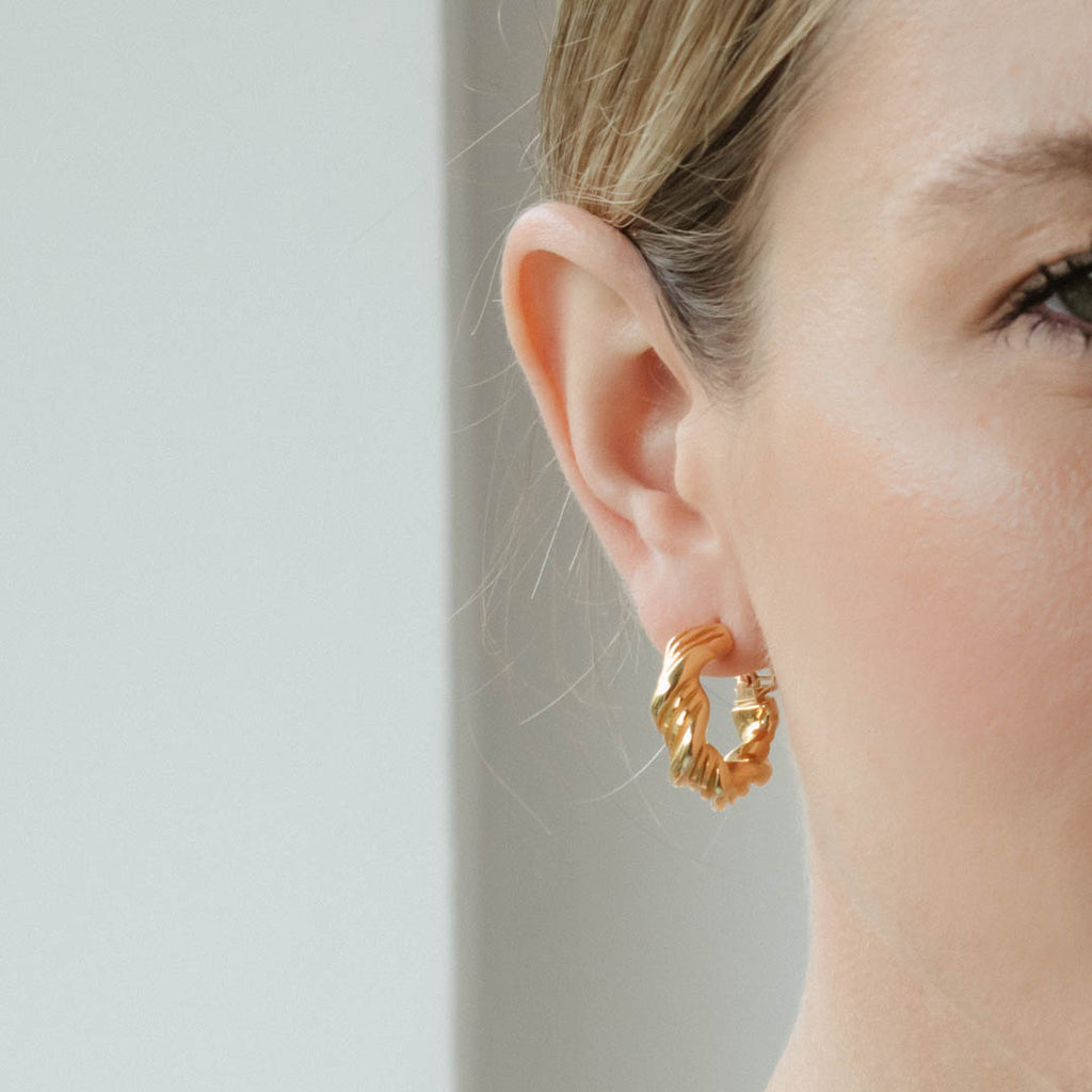 Hali Hoops – Juliet Aurel