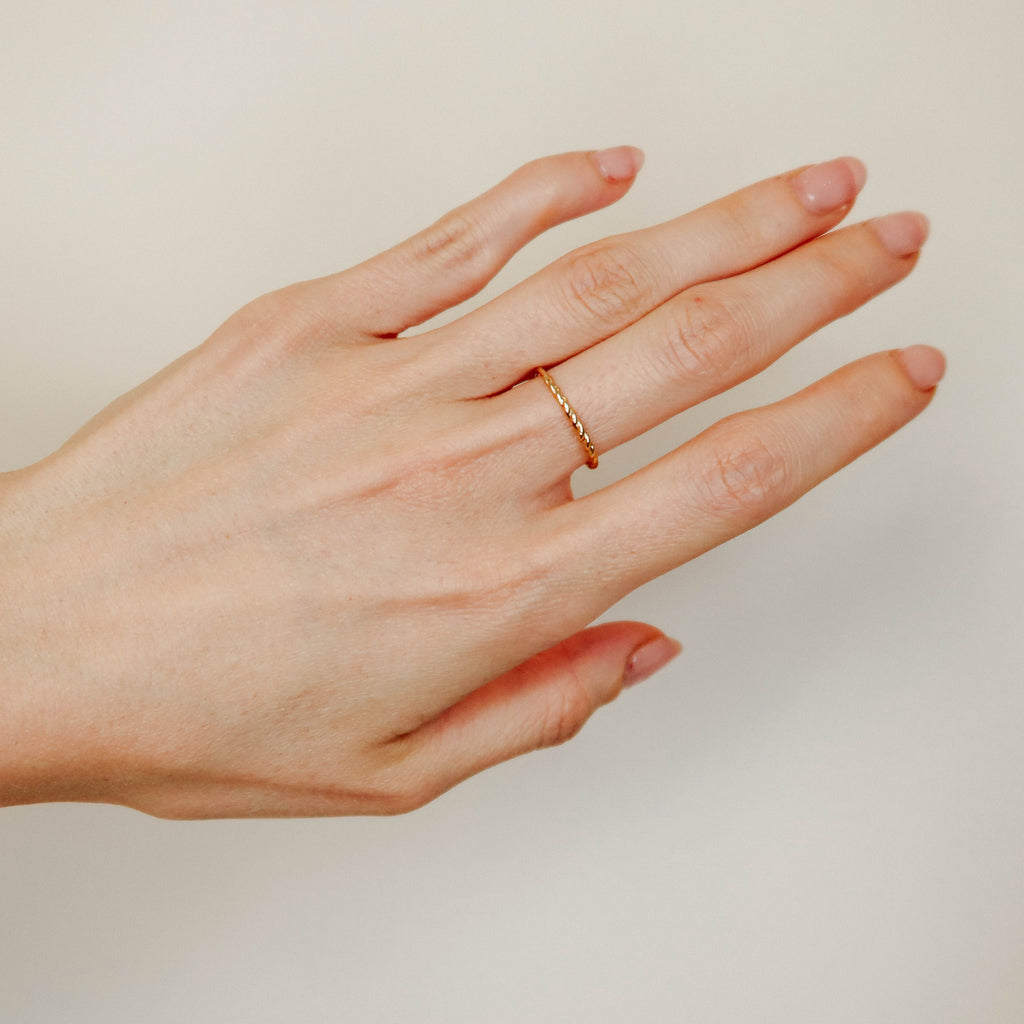Thin Coiled Ring – Juliet Aurel