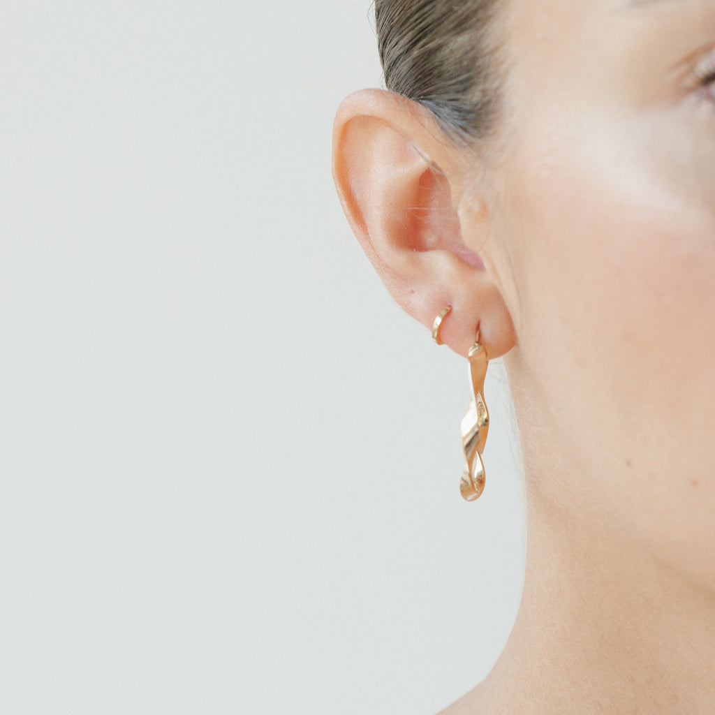 Curled Hoops – Juliet Aurel